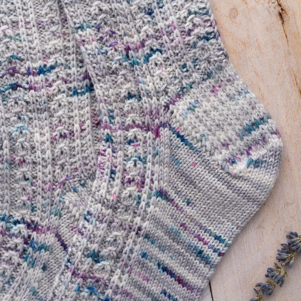 Onshore Breeze | Patron de Bas – Les Laines Biscotte Yarns