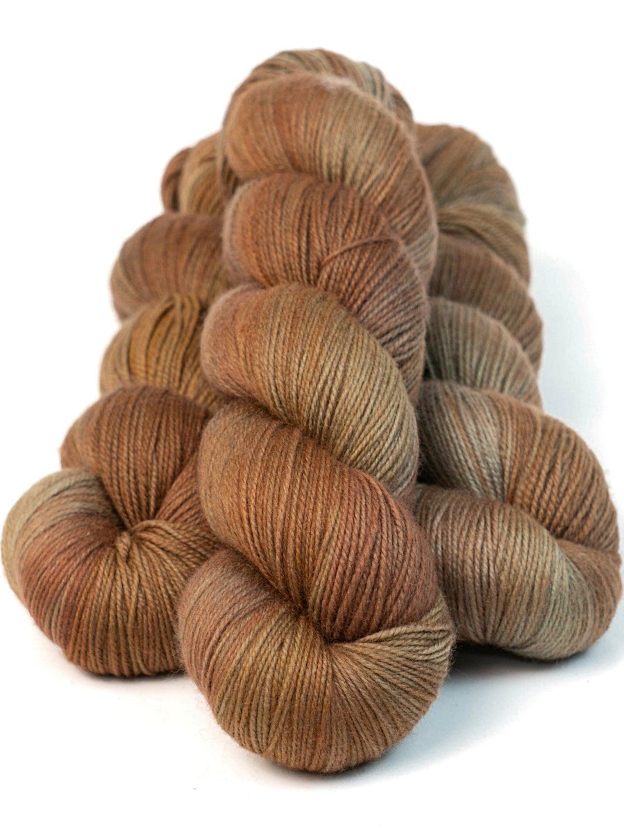 Hand-dyed yarn MERICA CHARLIE – Les Laines Biscotte Yarns