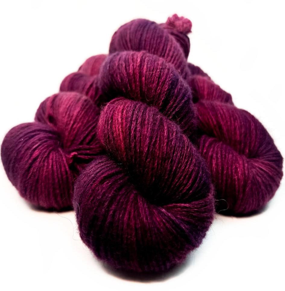 KHULLU PATSY Merino & Yak hand-dyed yarn – Les Laines Biscotte Yarns