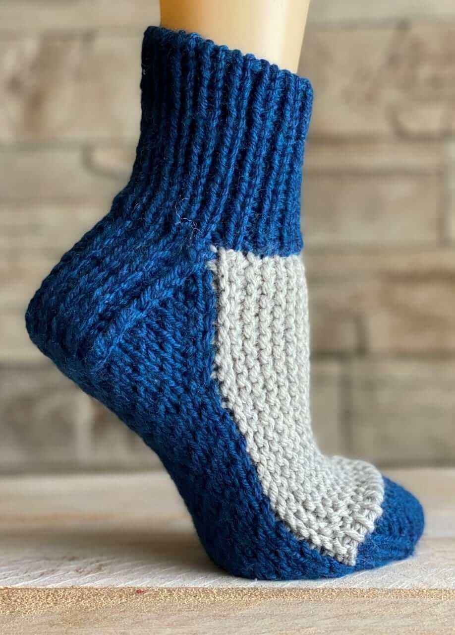 Pantoufle LUTIN MALIN Patron de tricot gratuit – Les Laines Biscotte Yarns