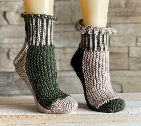 Pantoufle LUTIN MALIN Patron de tricot gratuit – Les Laines Biscotte Yarns